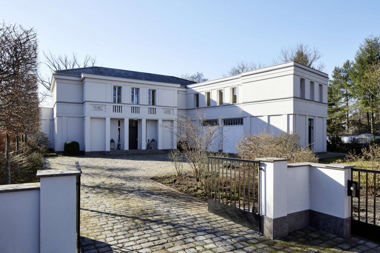 LIEGEPLATZ AM SEE - Neubau einer Villa am See