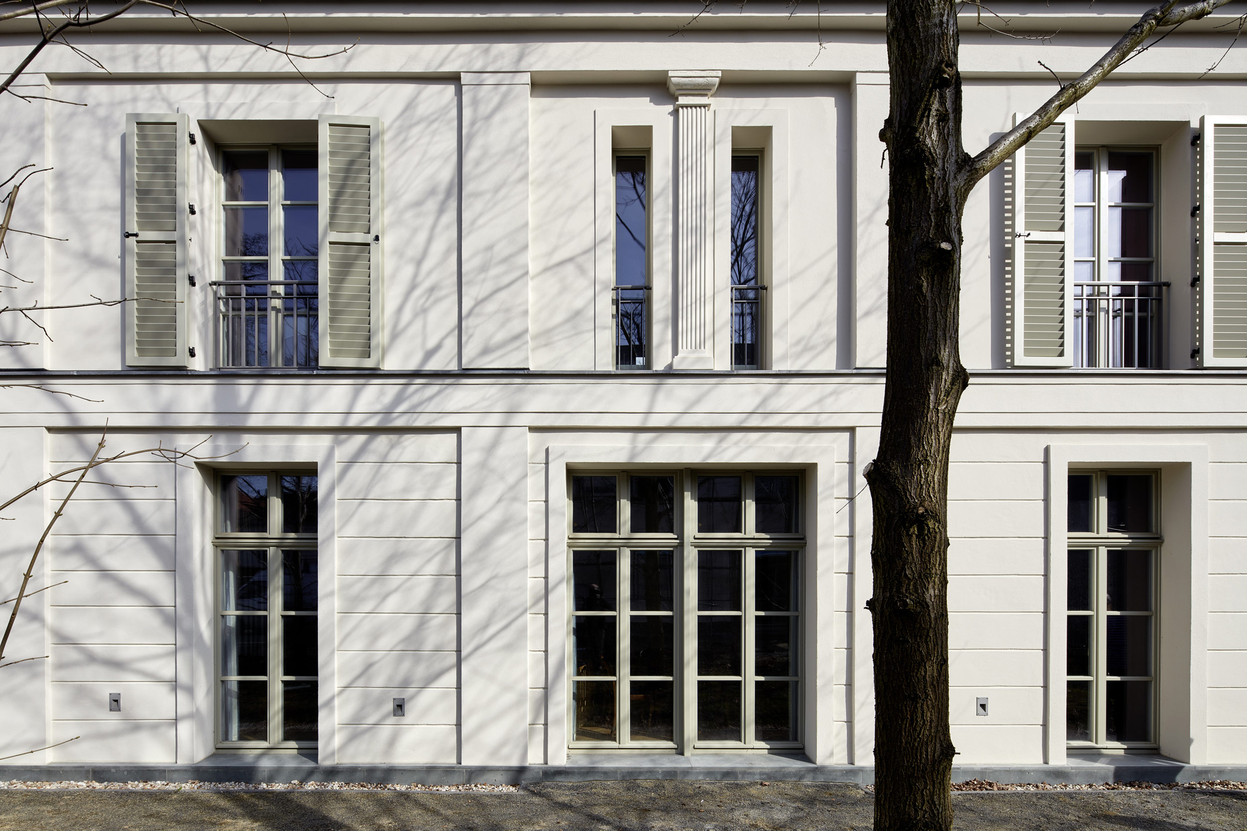 Villa in klassisch traditionellem Baustil in Potsdam - PAVILLON IM PARK